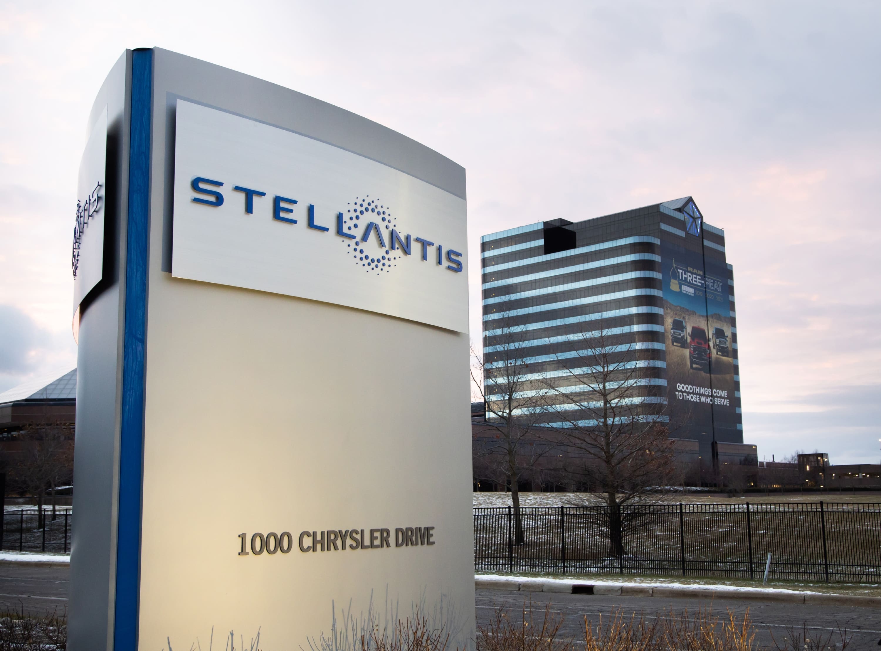 Former CEO Warns: Stellantis (STLA.US) May Face Risk of a Breakup