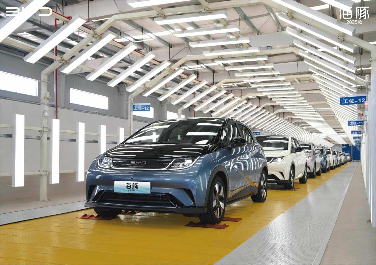 比亞迪在泰國工廠開業，首次在東南亞生產電動汽車。